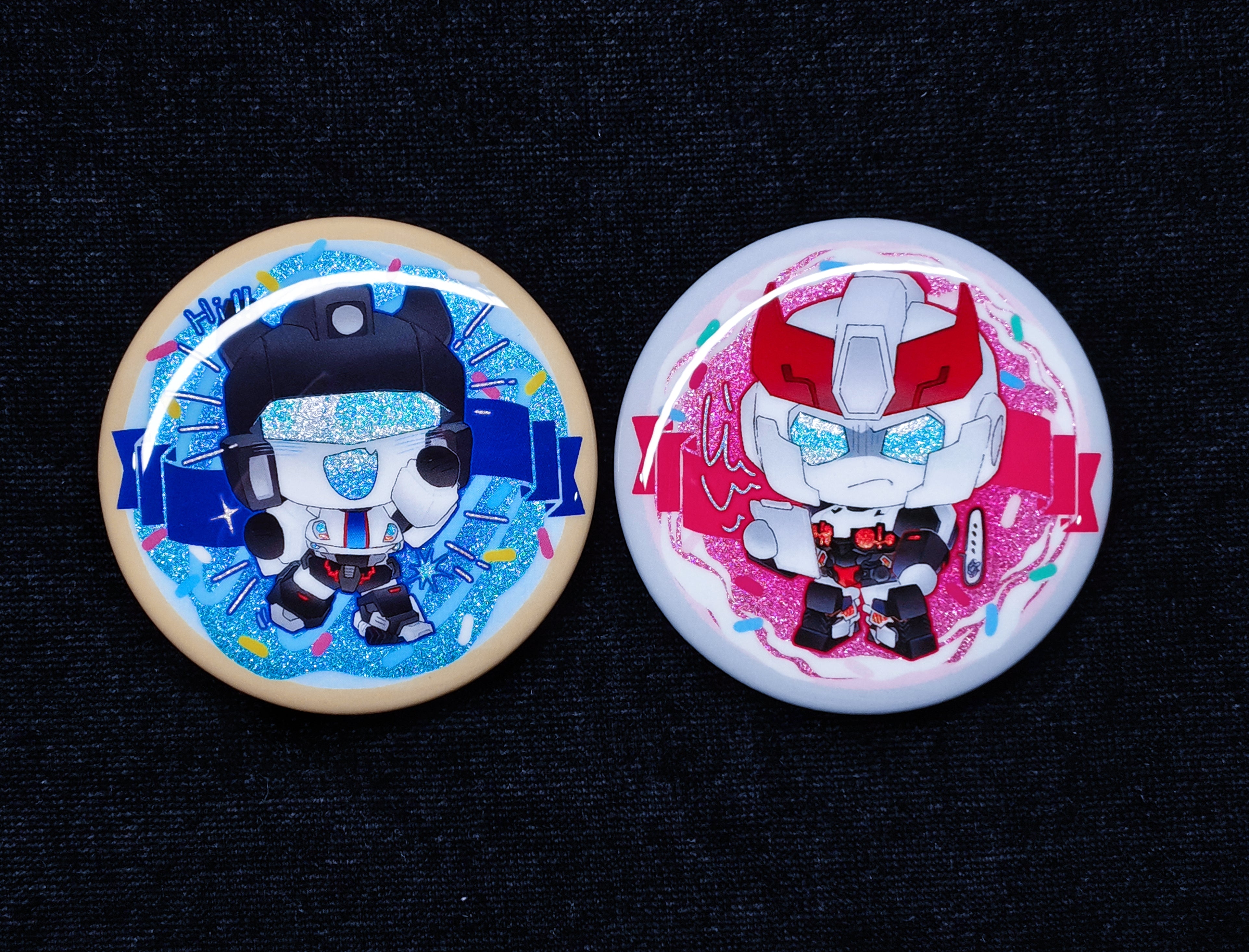 [In Stock] Prowl and Jazz’s Donut time double flash pin set – StarrToy